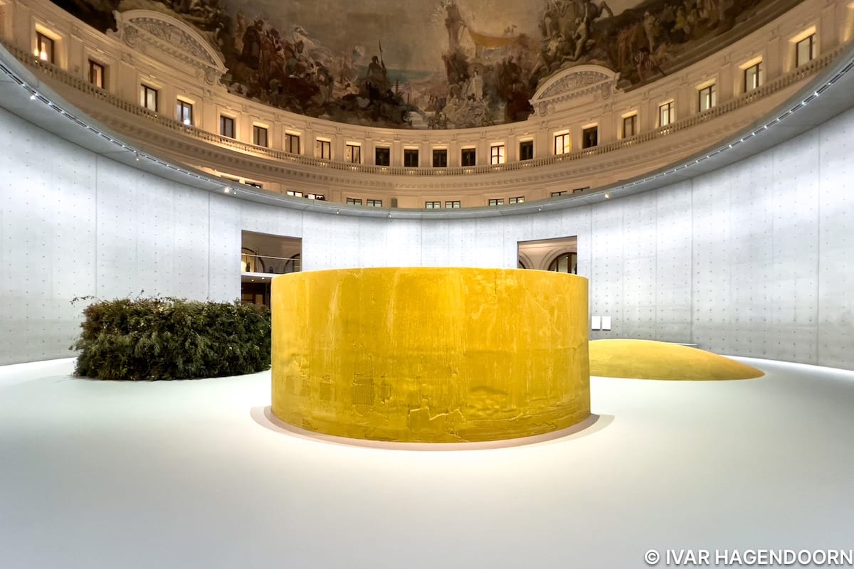 Minimal at the Bourse de Commerce